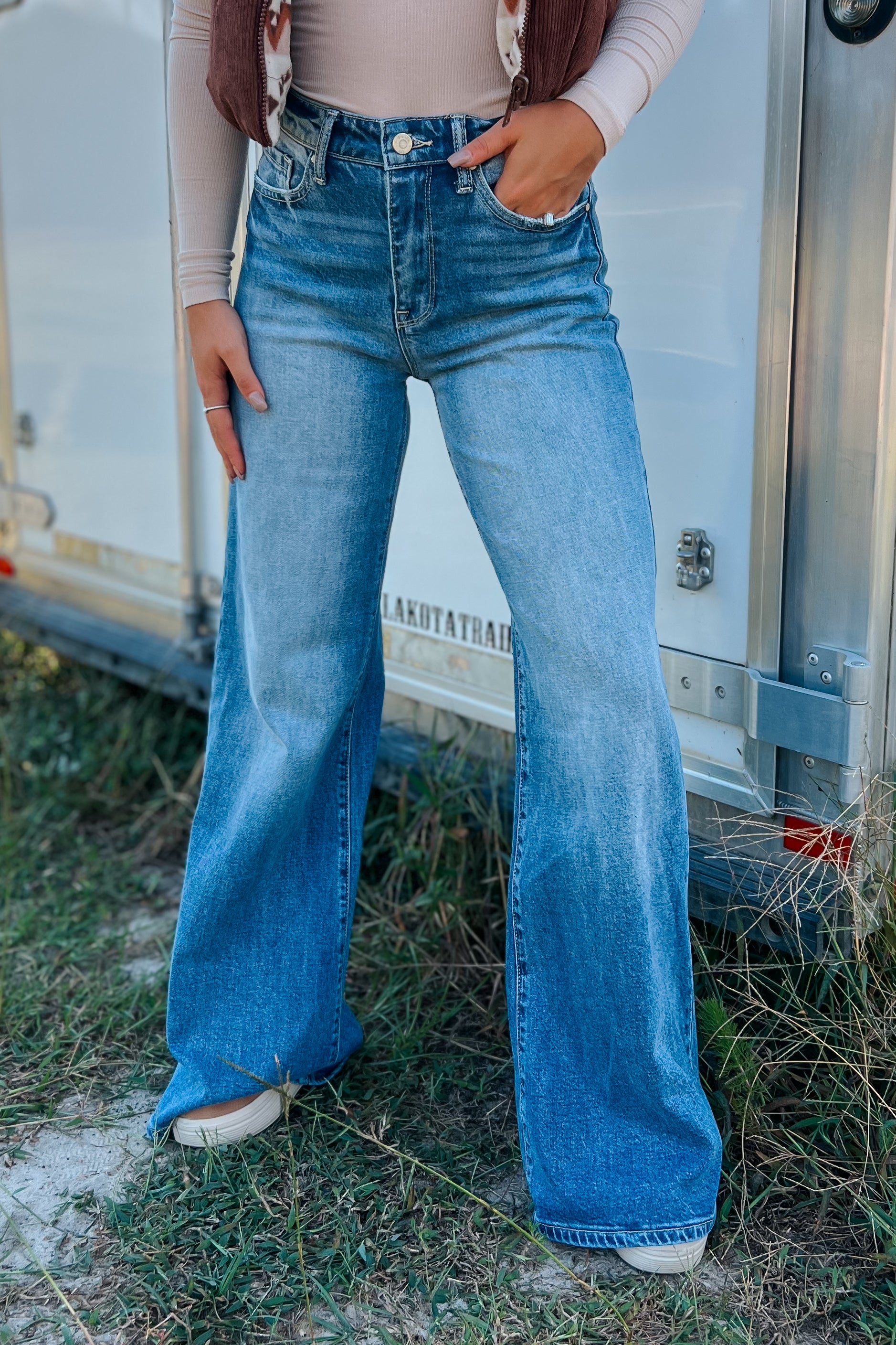 The Caroline Jeans – The Midwest Cowgirl